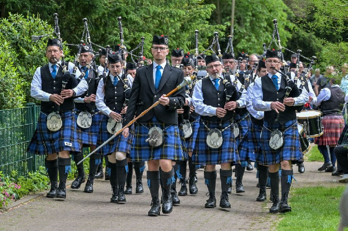 Caledonian Pipes and Drums